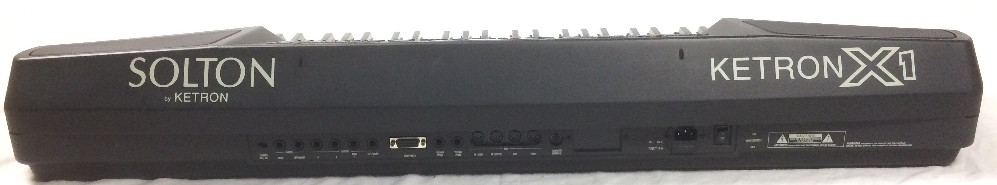 Ketron X1 con custodia e accessori | Workstation Ketron