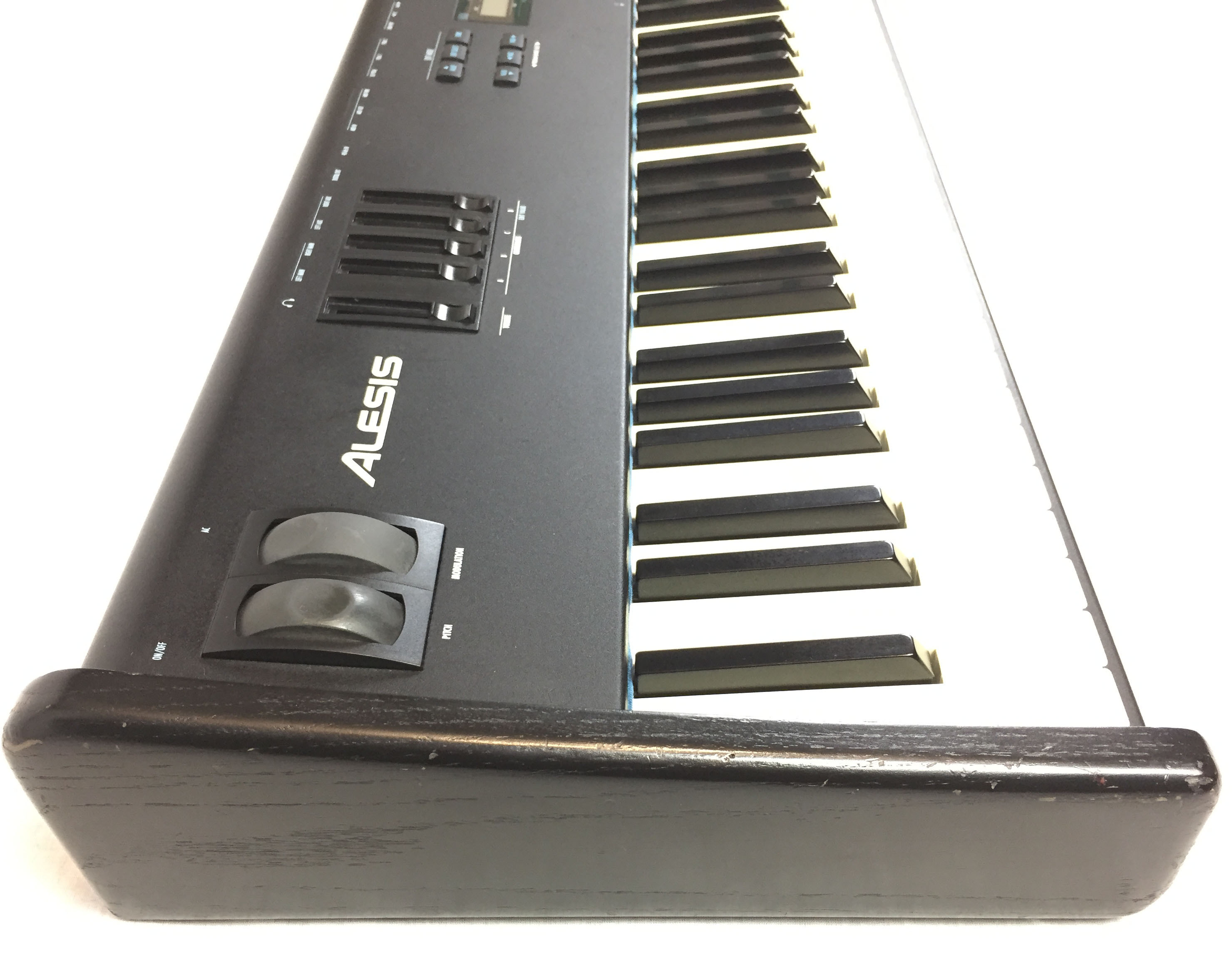 Alesis QS8 | Pianoforti Digitali Alesis