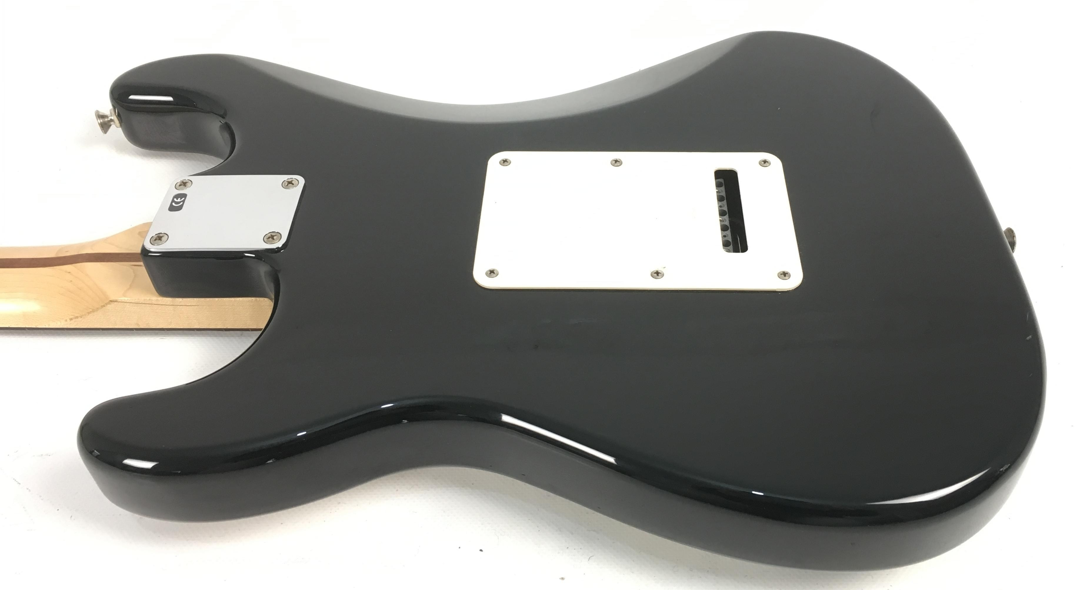 Chitarra Elettrica Fender Standard Stratocaster RW Black seriale MZ...