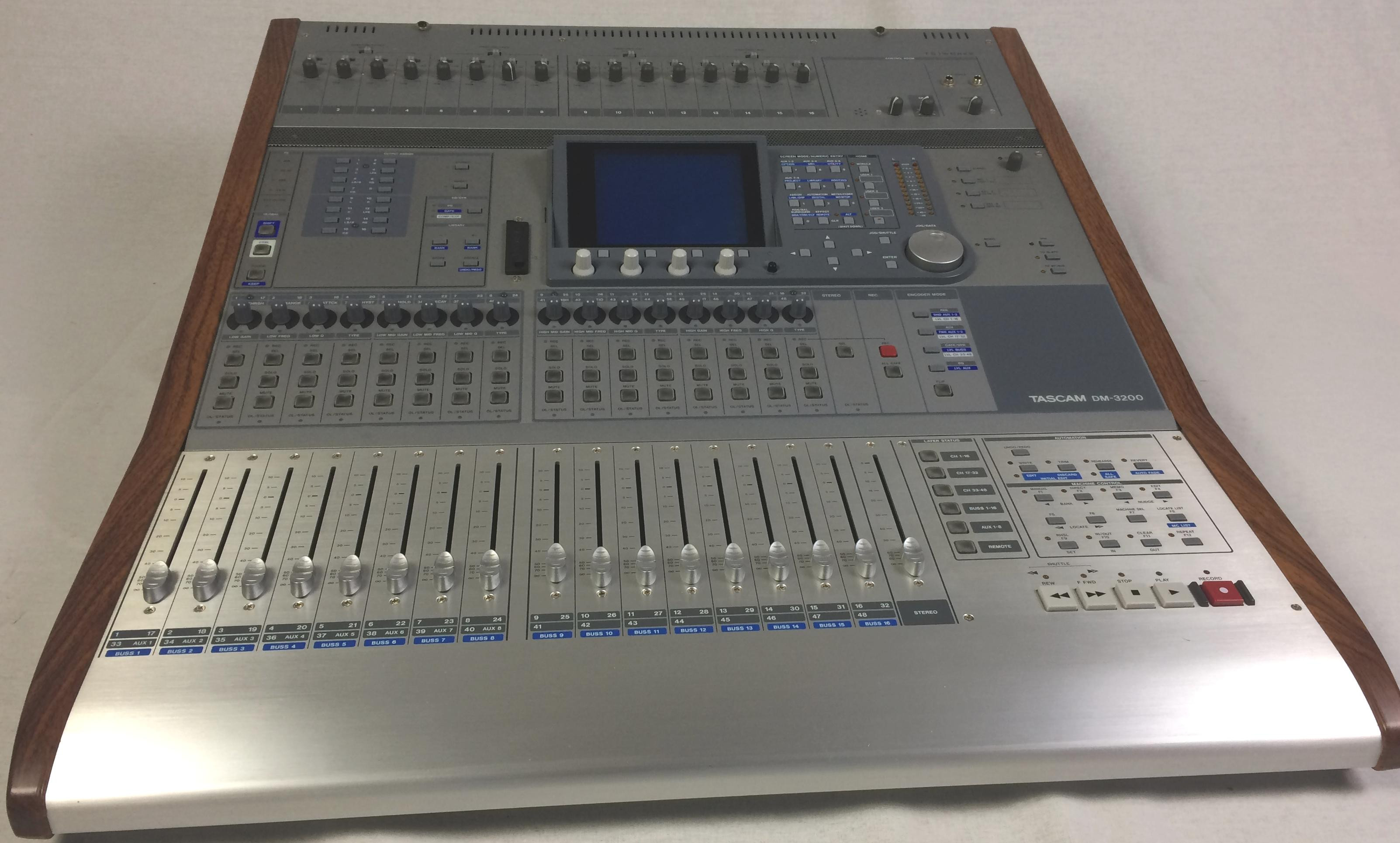 Tascam DM3200 + IF FW MKII | Mixer Tascam