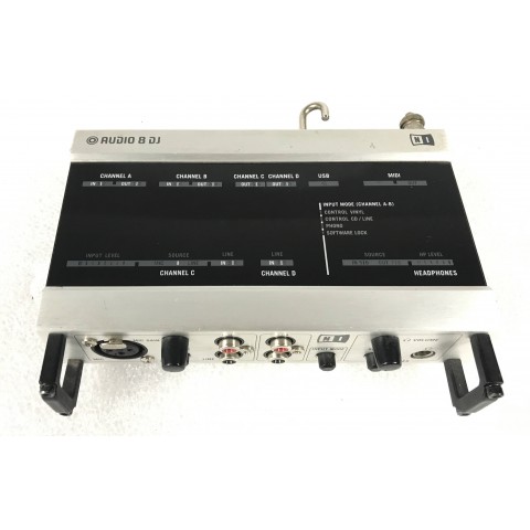 Native Instruments Audio 8 DJ | Schede Audio Native Instruments