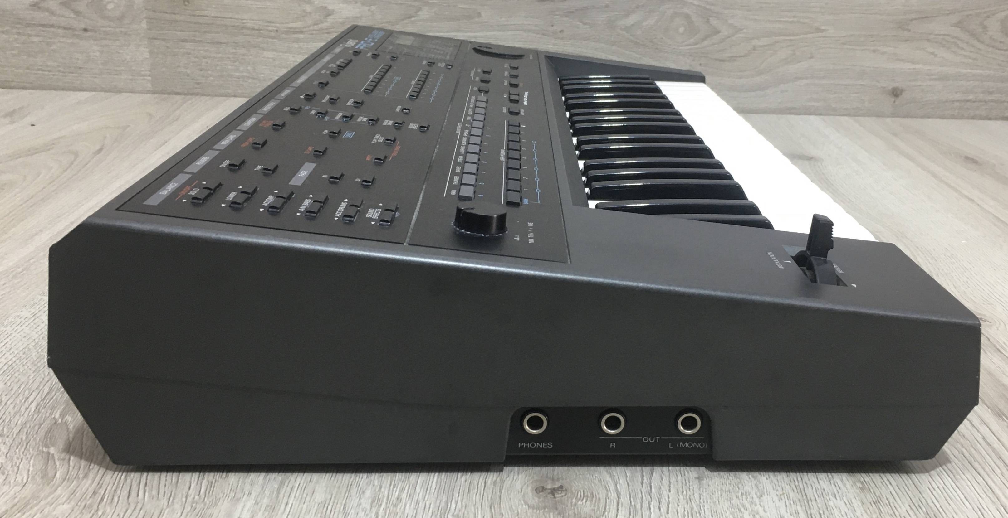 Roland Pro-E Intelligent Arranger + card | Workstation Roland