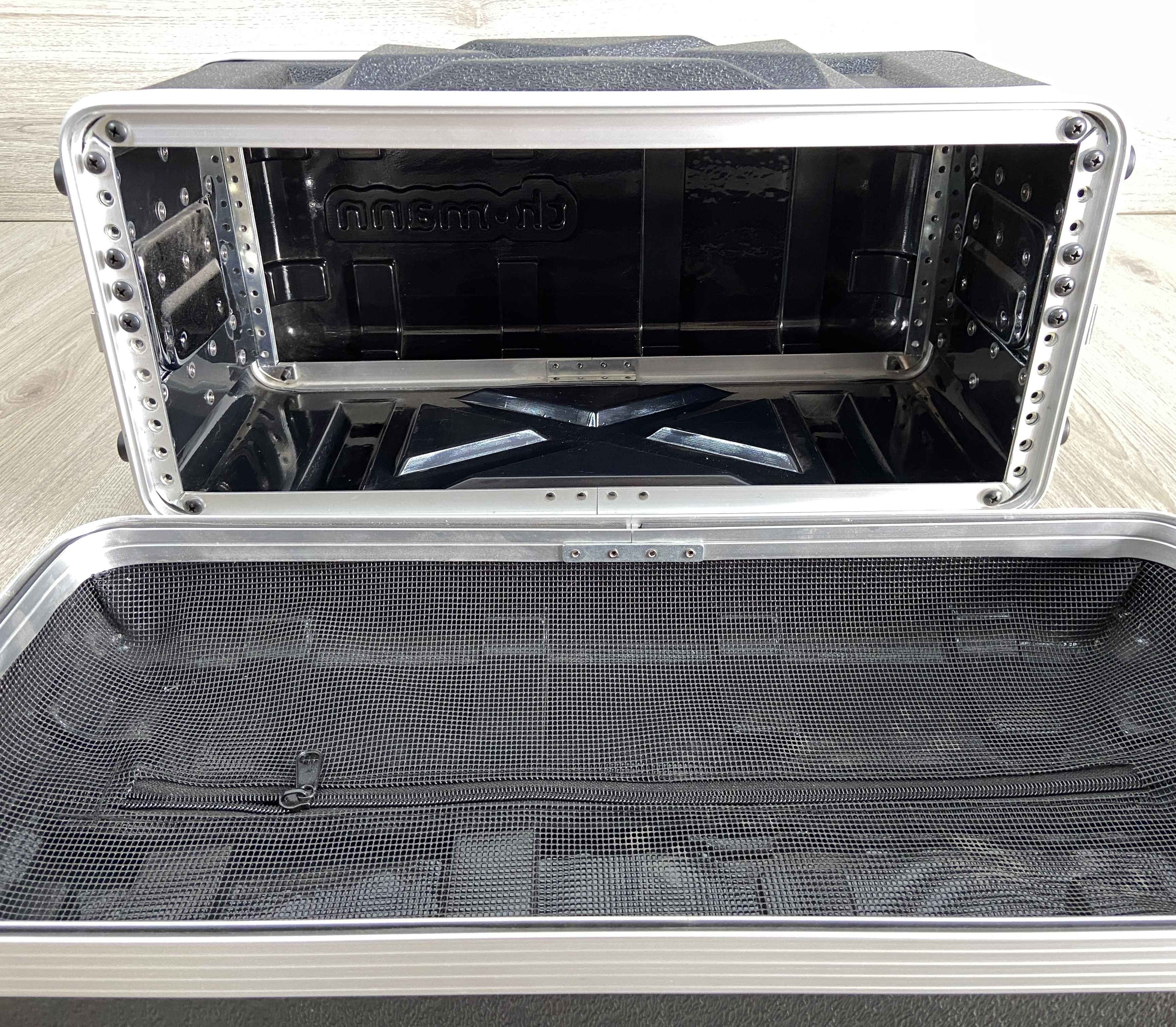 Thomann Flight Case slim 4U | Accessori thomann